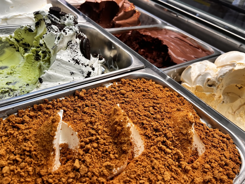 | PaPa J's Twin Plaza